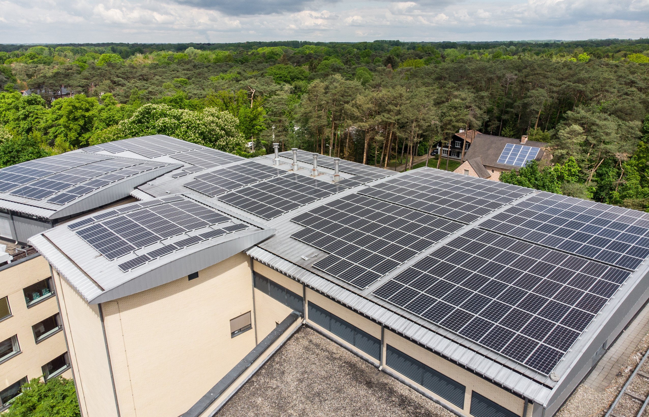 Solar mounting systems on standing seam roofs